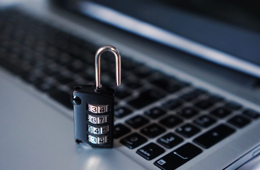 How to keep your website safe from hackers - Artonezero How to keep your website safe from hackers - Artonezero
